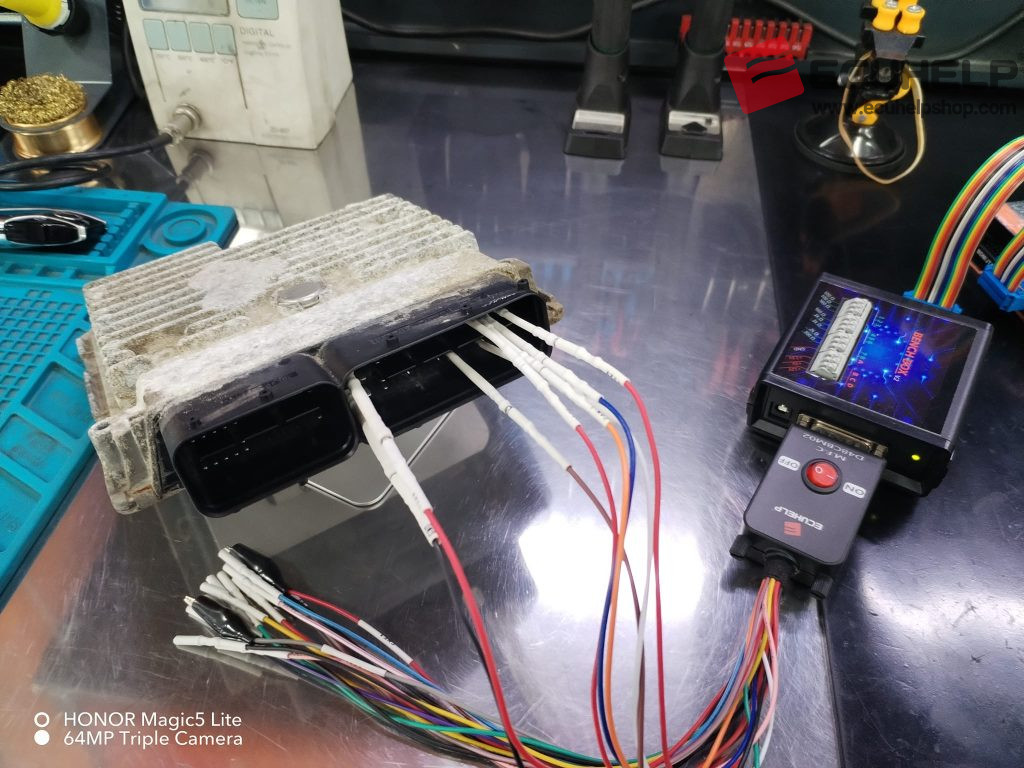 KT200 II R/W VW Passat B7 1.6 tdi Simos PCR2.1 on Bench